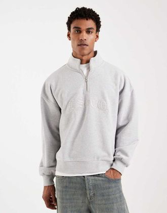 Levi's Sweatshirt in Hellgrau mit farblich abgestimmter Stickerei und kurzem Rei&szlig;verschluss