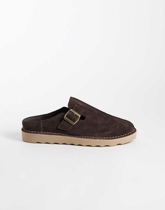 Asos Mulesandalen mit Schnalle und Nahtdetail in braunem Wildleder