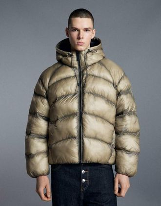 Bershka gesteppte Jacke mit transparentem Effekt in Khaki-Gr&uuml;n