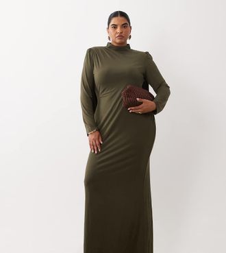 Tfnc Plus robe longue pr&egrave;s du corps &agrave; col montant et dos drap&eacute; en olive fonc&eacute;-Vert
