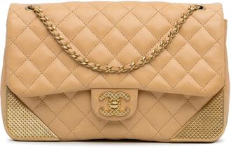 Chanel Hobo Bags - Medium Classic Lambskin Metal Edge Shoulder Bag - Gr. unisize - in Gelb - f&uuml;r Damen