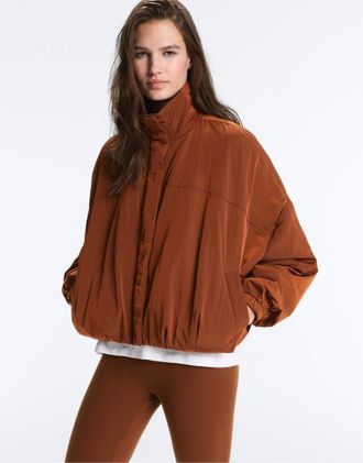 Oysho Kurze, wattierte Jacke in Kupfer mit FELLEX AEROGEL-Technologie-Brown