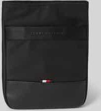 Tommy Hilfiger Umhängetasche Label-Schriftzug aus Metall