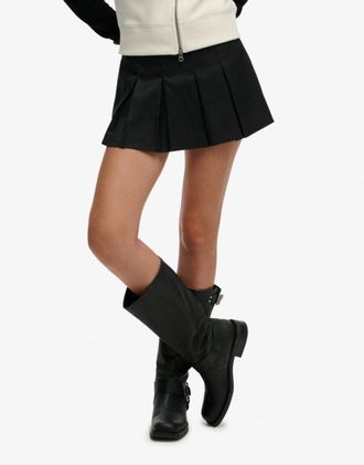 Superdry Kurzer Falten-Skort in Schwarz