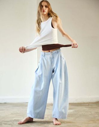 Topshop Cocoon - Barrel-Leg-Jeans in Super-Bleach-Waschung mit mittelhohem Bund-Blau
