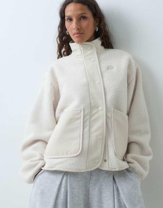 New Balance High-Pile-Fleecejacke in Beige-Neutral