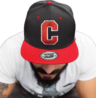 4sold Kappe / M&uuml;tze mit Buchstaben von A bis Z, Schnappverschluss, Rot / Schwarz / Wei&szlig; Gr. Einheitsgr&ouml;&szlig;e, C