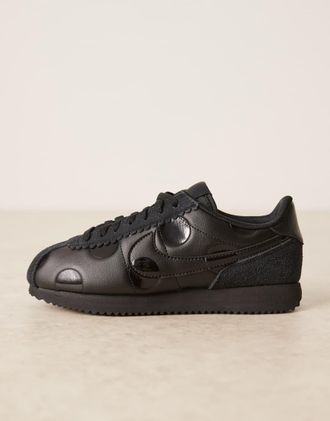 Nike Cortez - Sneaker in Schwarz mit Polka Dots