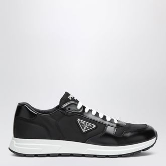 Prada Prax 01 Sneakers aus schwarzem Re-Nylon und geb&uuml;rstetem Leder