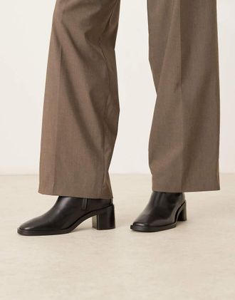 Calvin Klein Spitze Stiefel in Schwarz mit Blockabsatz