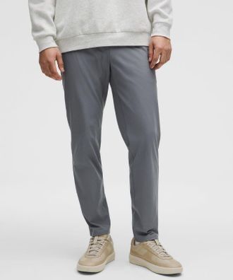 lululemon Pantalon &eacute;lastique ABC coupe slim en Warpstreme Standard pour Hommes - Gris - Taille XL
