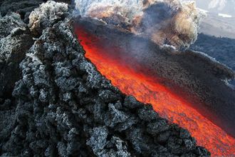 1art1 Vulkane XXL Poster Lavafluss Bei &Auml;tna Vulkanausbruch, Sizilien Plakat | Bild 120x80 cm