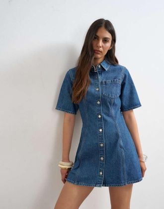 Topshop Robe courte boutonn&eacute;e en jean &agrave; manches courtes - Bleu moyen