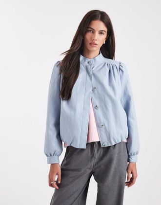 Miss Selfridge Jacke aus Kunstleder in Zartblau mit gerafftem Design