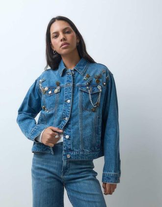 Asos Jeansjacke mit Brosche in Vintage-Blau