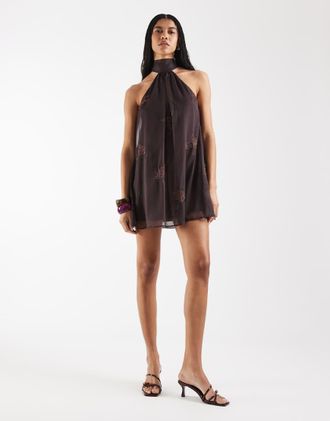 Reclaimed Vintage Limited Edition - Neckholder-Minikleid in Schokobraun mit Perlenstickerei