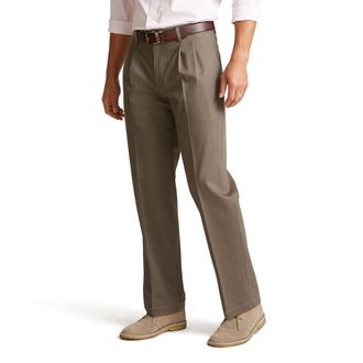 Dockers Herren Classic Fit Signature Khaki Lux Cotton Stretch Pants-Pleated (Regular and Big & Tall) Lässige Hose, Dark Pebble, 34W / 34L