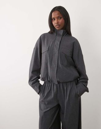 KAIIA exklusive Bomberjacke im Co-ord mit Funnel-Neck, Taschen-Detail und taillierter Taille in Anthrazit-Grau