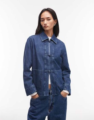Arket Schlichte Utility-Hemdjacke aus Denim in dunkelblauer Waschung