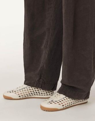 AllSaints Kenny - Laufschuhe aus Webstoff in Pergamentwei&szlig;