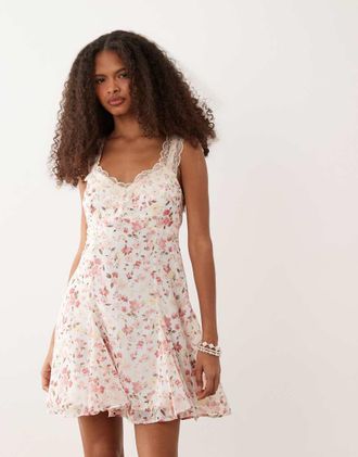 Abercrombie & Fitch Robe courte bord&eacute;e de dentelle &agrave; imprim&eacute; fleurs - Cr&egrave;me-Blanc