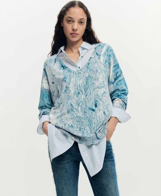 Desigual Pull &agrave; col en V avec imprim&eacute; abstrait - Bleu