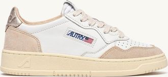 Autry BASKETS MEDALIST LOW EN CUIR ET DAIM BLANC ET OR
