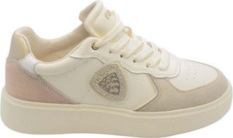 Blauer Sneaker