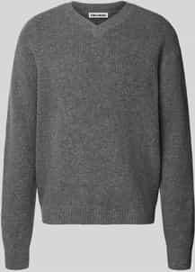 Review Weicher Strickpullover mit V-Ausschnitt