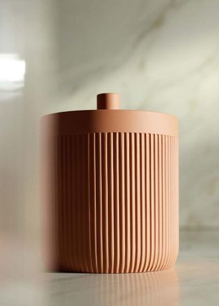 Mango Gobelet salle de bain ray&eacute; en r&eacute;sine ocre - Home - Taille unique - MANGO HOME