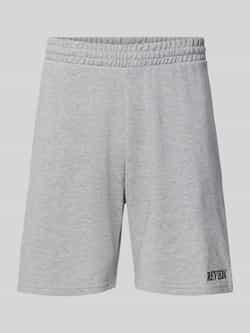 Review Regular Fit Shorts mit Label-Stitching