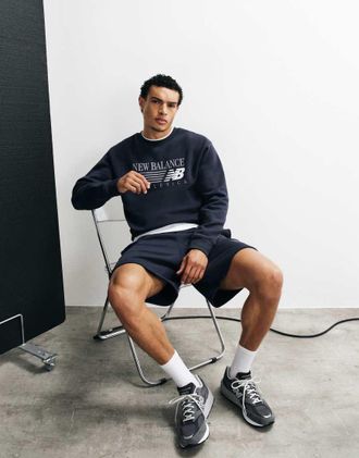 New Balance sweat-shirt en molleton graphique revisit&eacute; noir