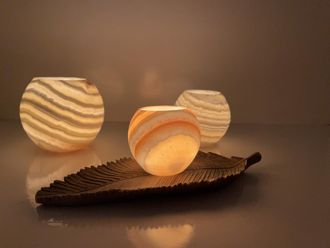 Maison Zoe Teelichthalter Alabaster-Stein Kugel Rund klein Natur - handgeschnitzte Kerzenhalter - Deko - Windlichthalter