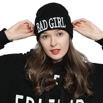 DonDon M&uuml;tze Damen Beanie Statement Winterm&uuml;tze Bad Girl