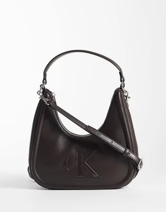 Calvin Klein Kleine halbmondf&ouml;rmige Tasche in Schokobraun mit auff&auml;lligem Logo