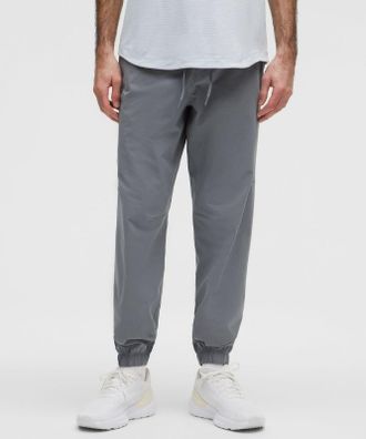lululemon Zeroed In Cargohose im Classic Fit Normale L&auml;nge f&uuml;r M&auml;nner - Gr&ouml;&szlig;e 2XL in Solar Grey