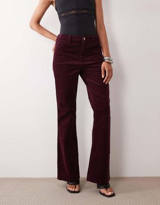 Nobody's Child Cord-Schlagjeans mit mittlerer Bundh&ouml;he in Burgunderrot