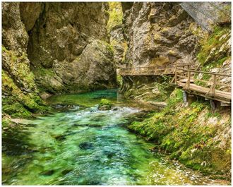Wallario Poster - Durch die Klamm in Premiumqualit&auml;t, Gr&ouml;&szlig;e: 40 x 50 cm