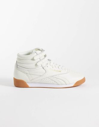 Reebok Freestyle Hi baskets blanches &agrave; semelle gomme