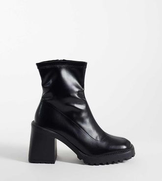 Raid RAID bottines &agrave; talon carr&eacute; Riona en noir, coupe large