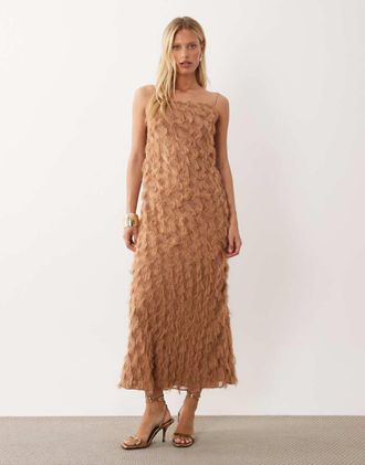 Asos robe longue textur&eacute;e &agrave; franges et dos nu couleur caramel-Marron