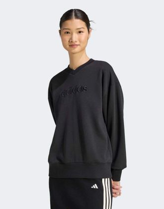adidas Seasonal essentials Satin-Sweatshirt mit V-Ausschnitt in Schwarz