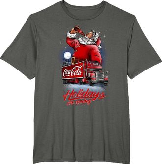 Coca Cola Ware Coca Cola Santa und Truck Holidays Stehen vor der T&uuml;r T-Shirt