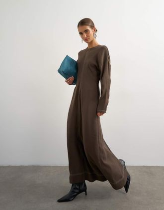Topshop Softtouch-Maxikleid mit tiefen Armausschnitten in Schokobraun und kontrastierenden Steppn&auml;hten in Ecru