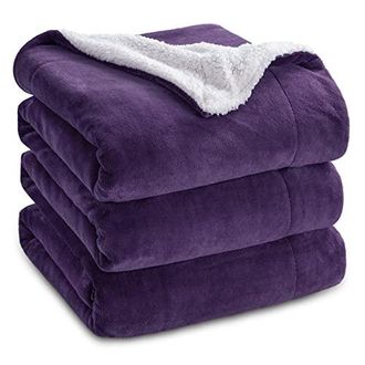 Bedsure Plaid Polaire 220x240 Couverture - Couvre Lit 2 Personnes Violet, Jete de Canape Grande Taille, Plaid Canapé Sherpa Doux et Chaude