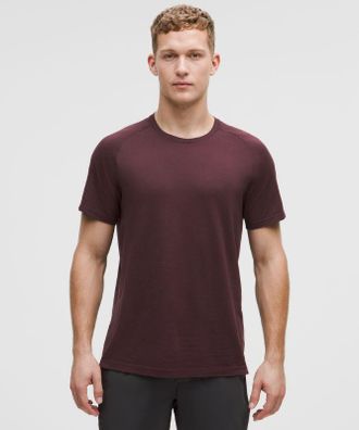 lululemon Metal Vent Tech T-Shirt f&uuml;r M&auml;nner - Gr&ouml;&szlig;e XL in Goodnight Plum