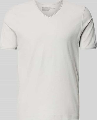 Mc Neal T-Shirt mit V-Ausschnitt und Rollsaum
