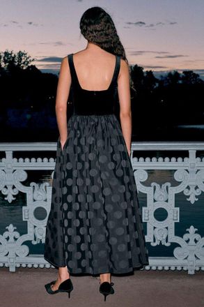 Next Samtkleid Festliches, tailliertes Jacquard-Samt-Maxikleid (1-tlg)