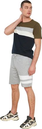 Trendyol Trendyol-graue m&auml;nnliche regul&auml;re passende Shorts & Bermuda, extra gro&szlig;