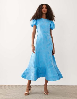 Sister Jane Exclusivit&eacute; - Sister Jane - Robe mi-longue en jacquard &agrave; manches bouffantes et ourlet structur&eacute; - Bleu clair